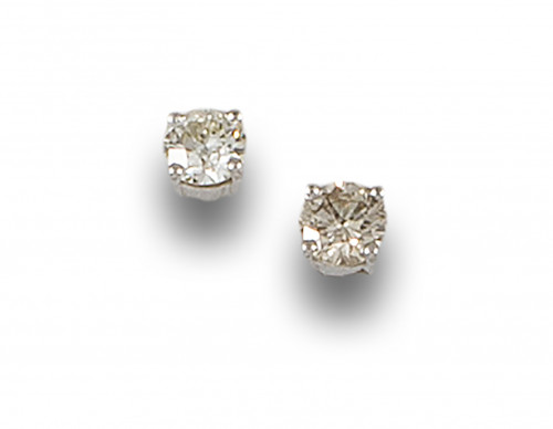 PENDIENTES DORMILONAS DE DIAMANTES Y ORO BLANCO