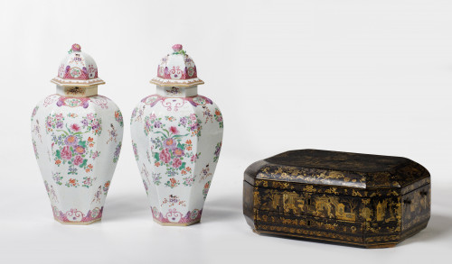 Pareja de jarrones con tapa siguiendo modelos de Compañía de Indias ...