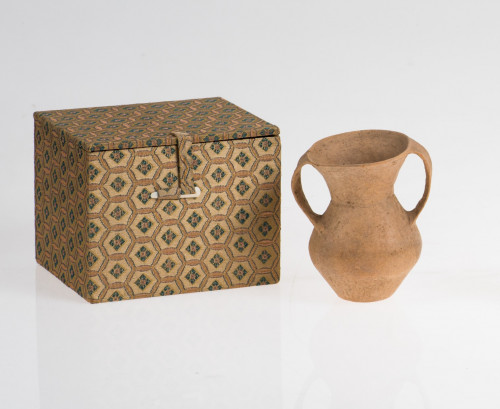 Antigua ánfora china de terracota,