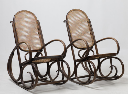 Pareja de mecedoras estilo Thonet, España, pps. S. XX,