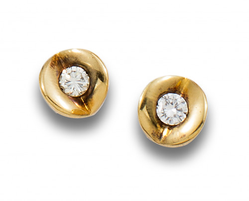 PENDIENTES DORMILONAS DE DIAMANTES, ORO AMARILLO