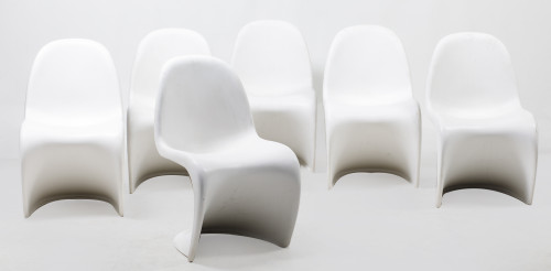 Seis sillas modelo Panton diseñadas por Verner Panton, editadas por Vitra,