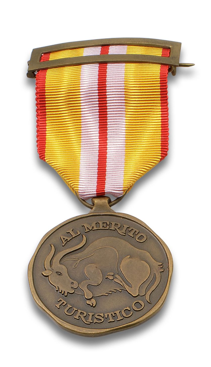 MEDALLA AL MÉRITO TURÍSTICO